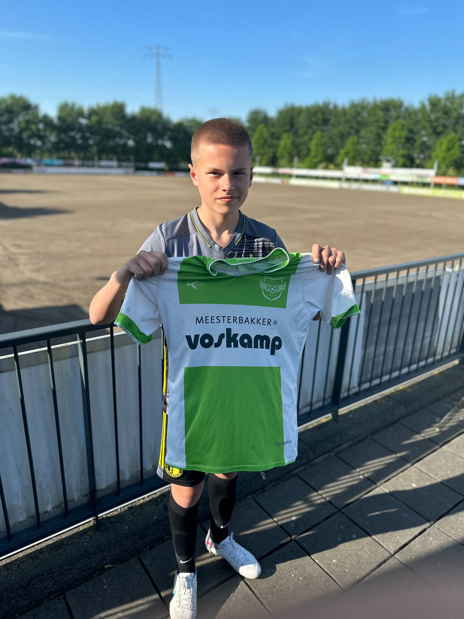 Nieuwe Academy-spelers strijken neer op Jaap Riedijk ...